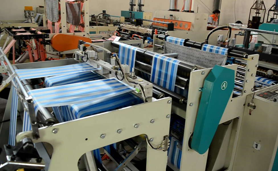 LGLPAK.LTD takes you to understand the plastic bag production process